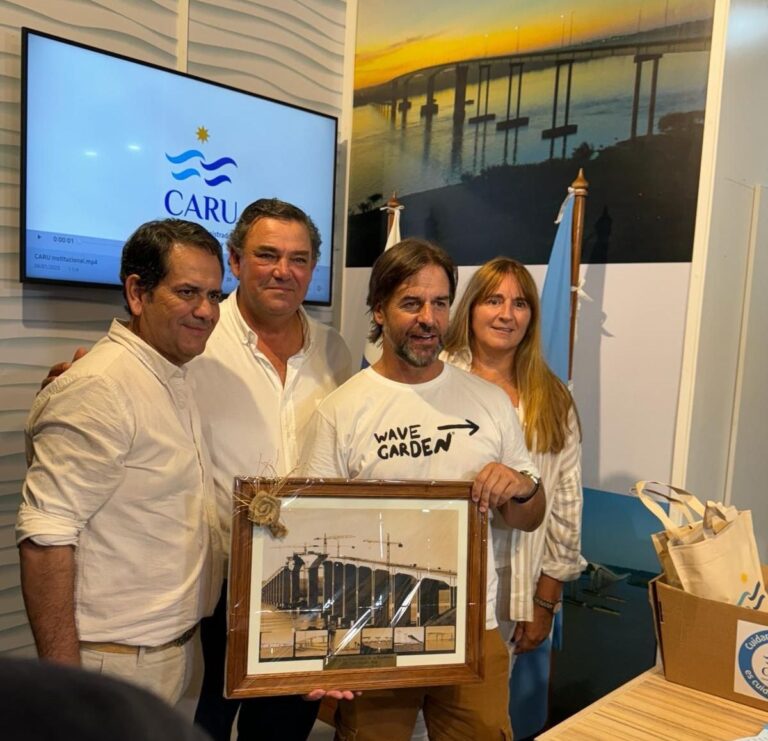 Presidente Lacalle Pou visitó el stand de CARU en la 57ª Semana de la ...